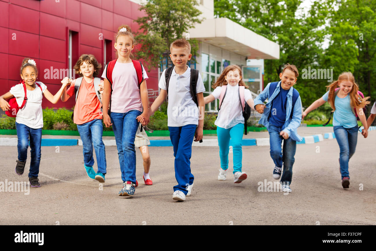 Kids outside school building hi-res stock photography and images - Alamy