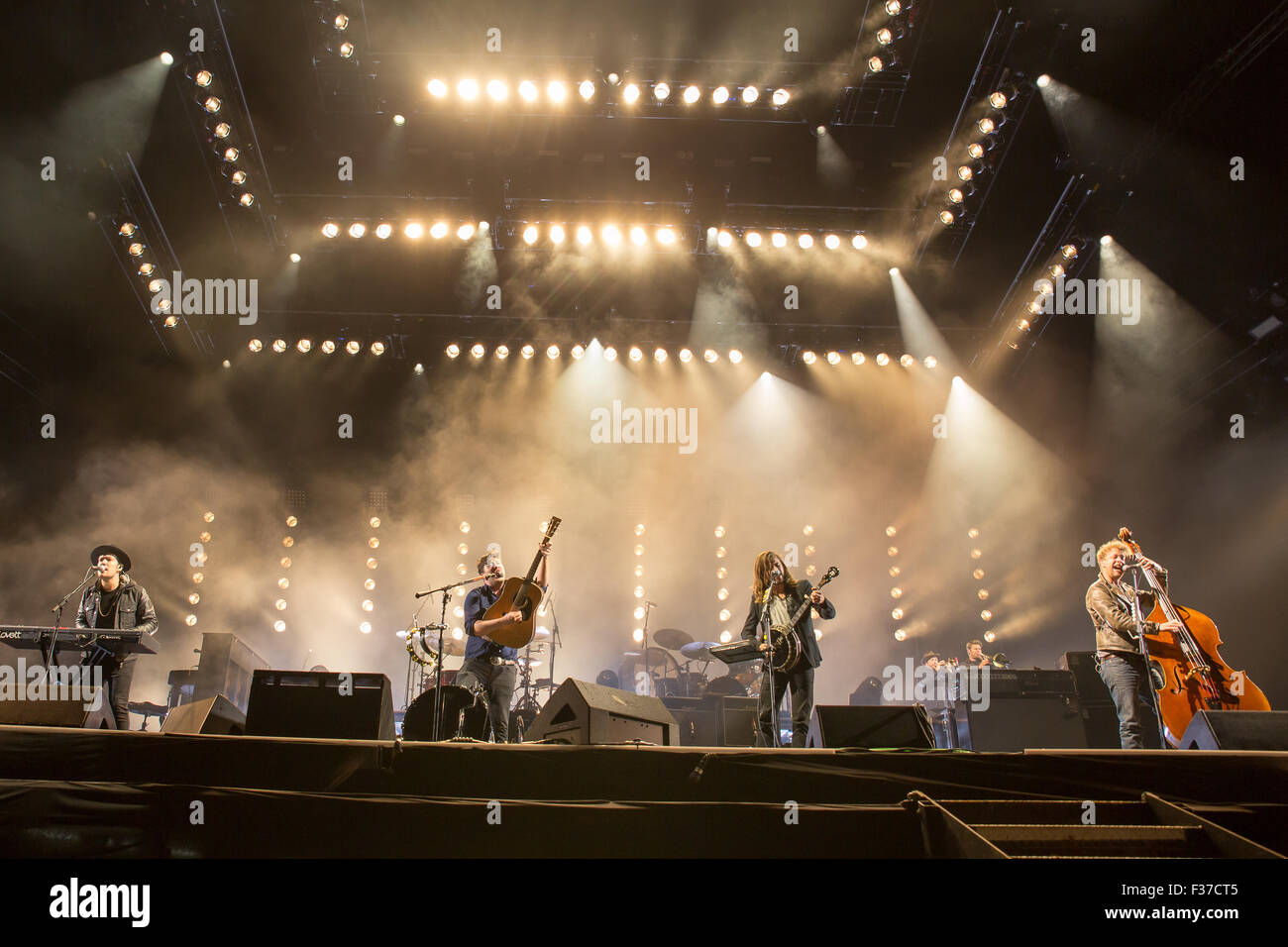 Mumford & Sons Headline Leeds festival 2015 Stock Photo - Alamy