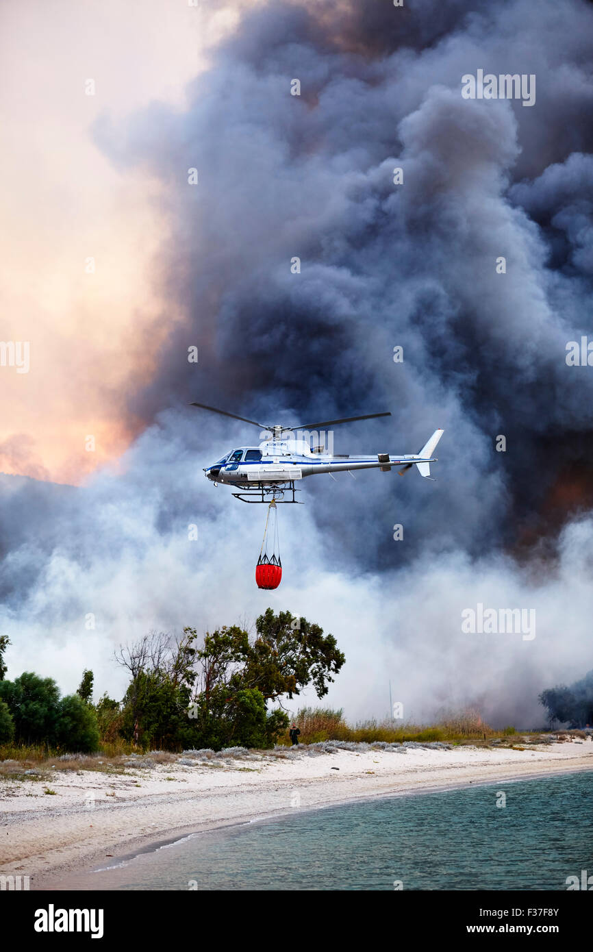 Aerial firefighting helicopter hi-res stock photography and images - Alamy