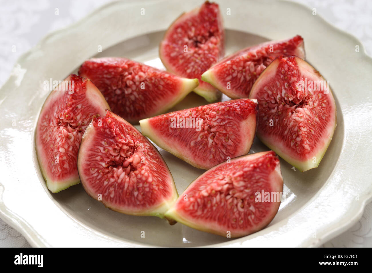 Cut open hi-res stock photography and images - Alamy