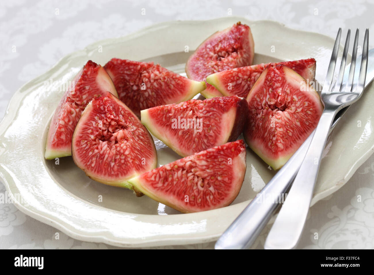 fresh figs cut open, autumn dessert Stock Photo - Alamy