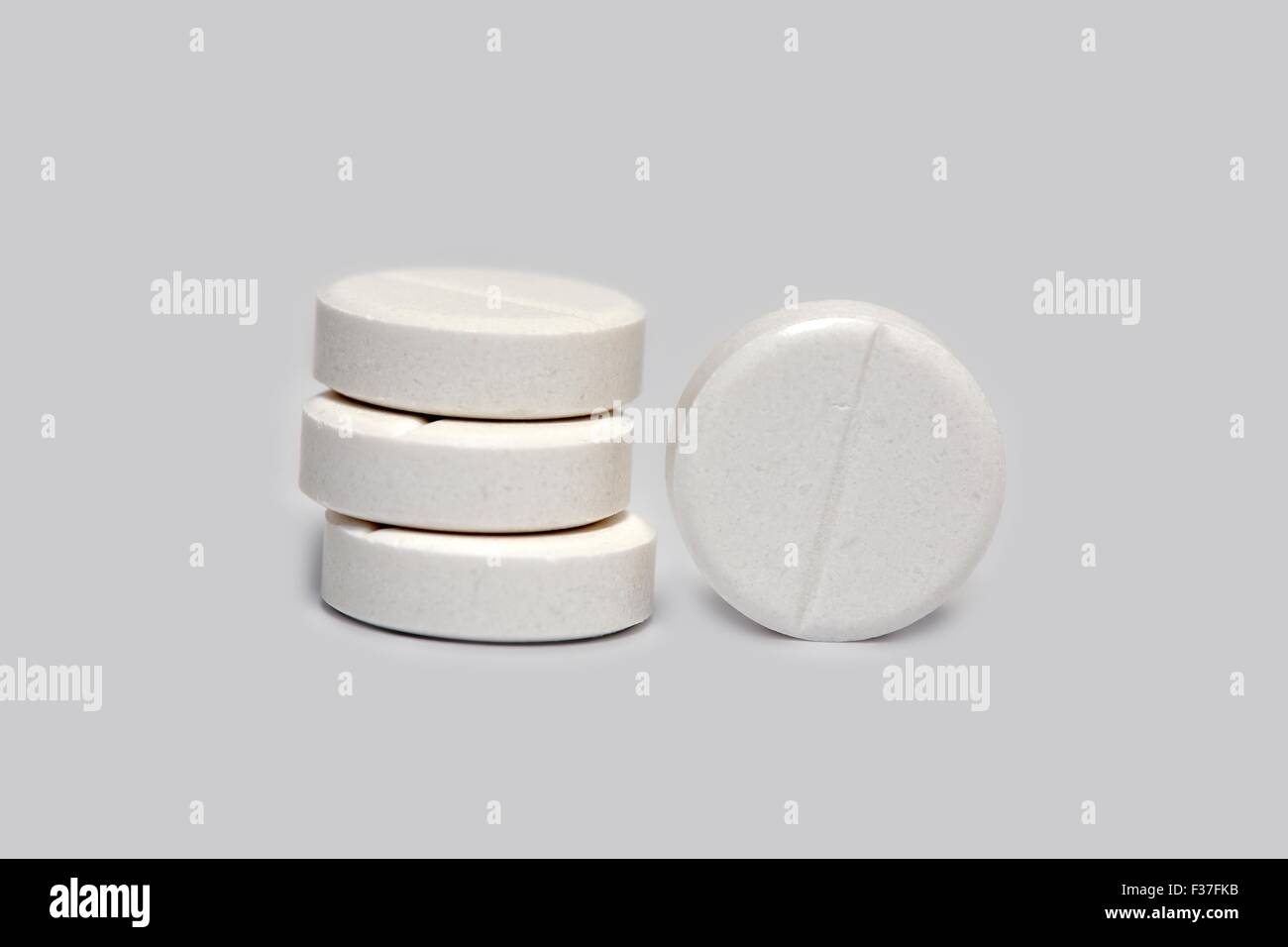 Generic pills hi-res stock photography and images - Alamy