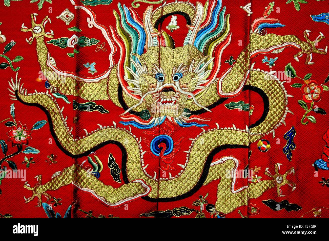 Emperors robe hi-res stock photography and images - Alamy