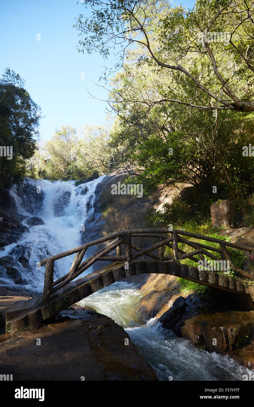 Log across stream hi-res stock photography and images - Alamy