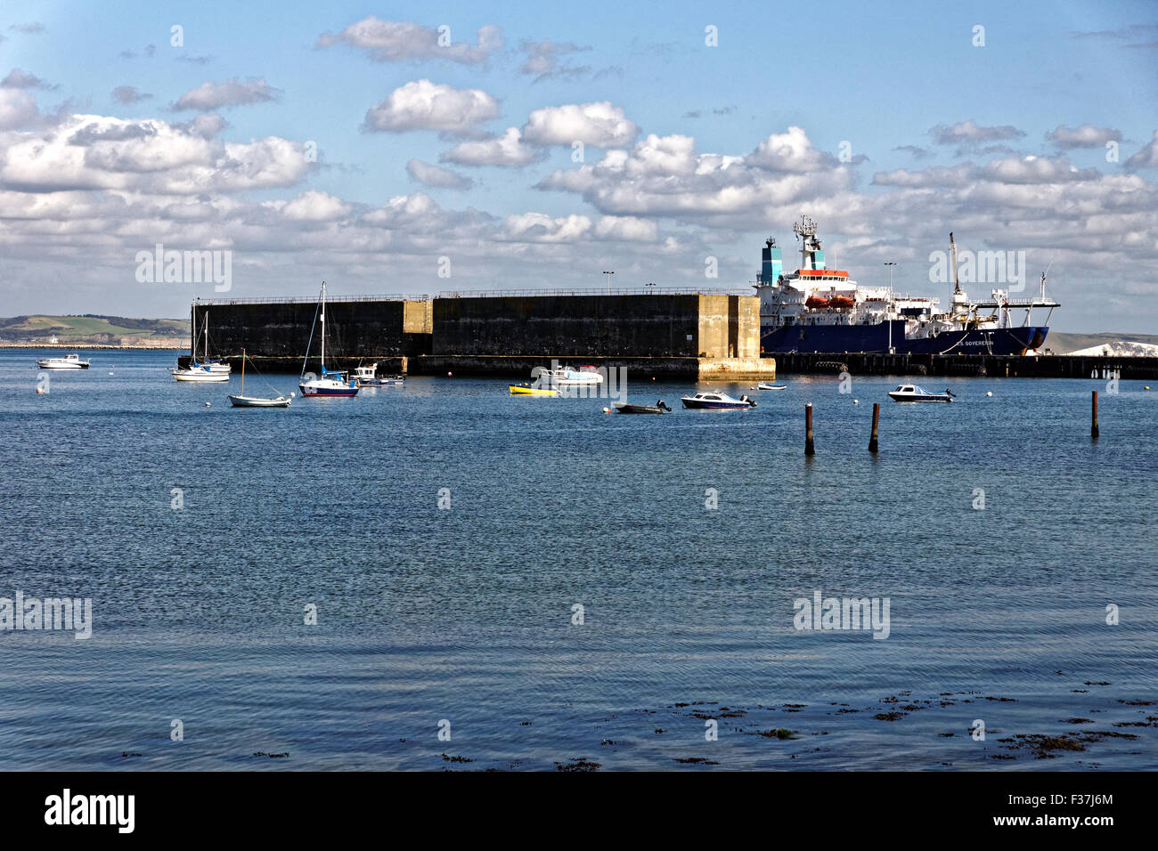 Temporary harbour hi-res stock photography and images - Alamy