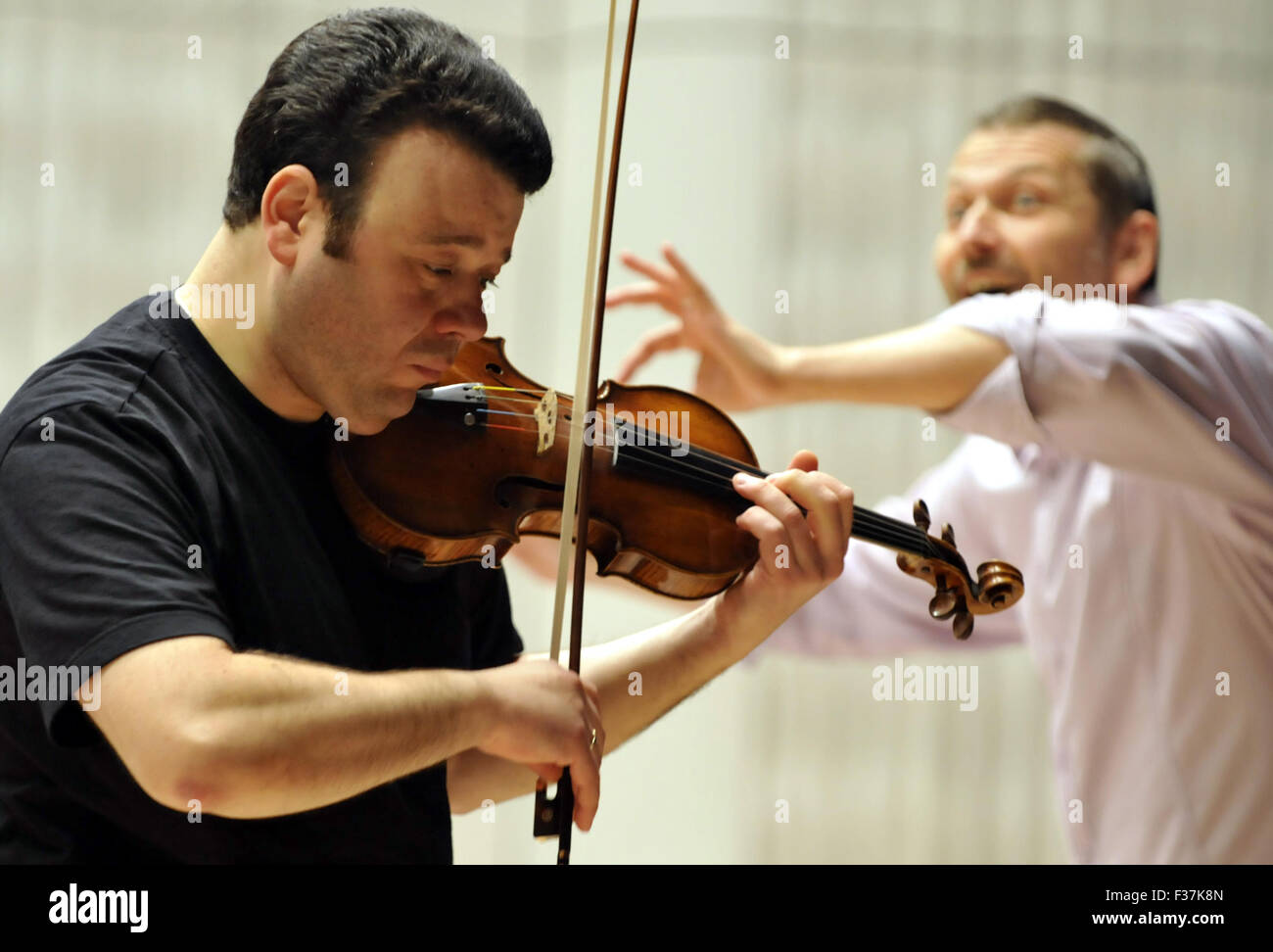 Israeli violinist hi-res stock photography and images - Alamy