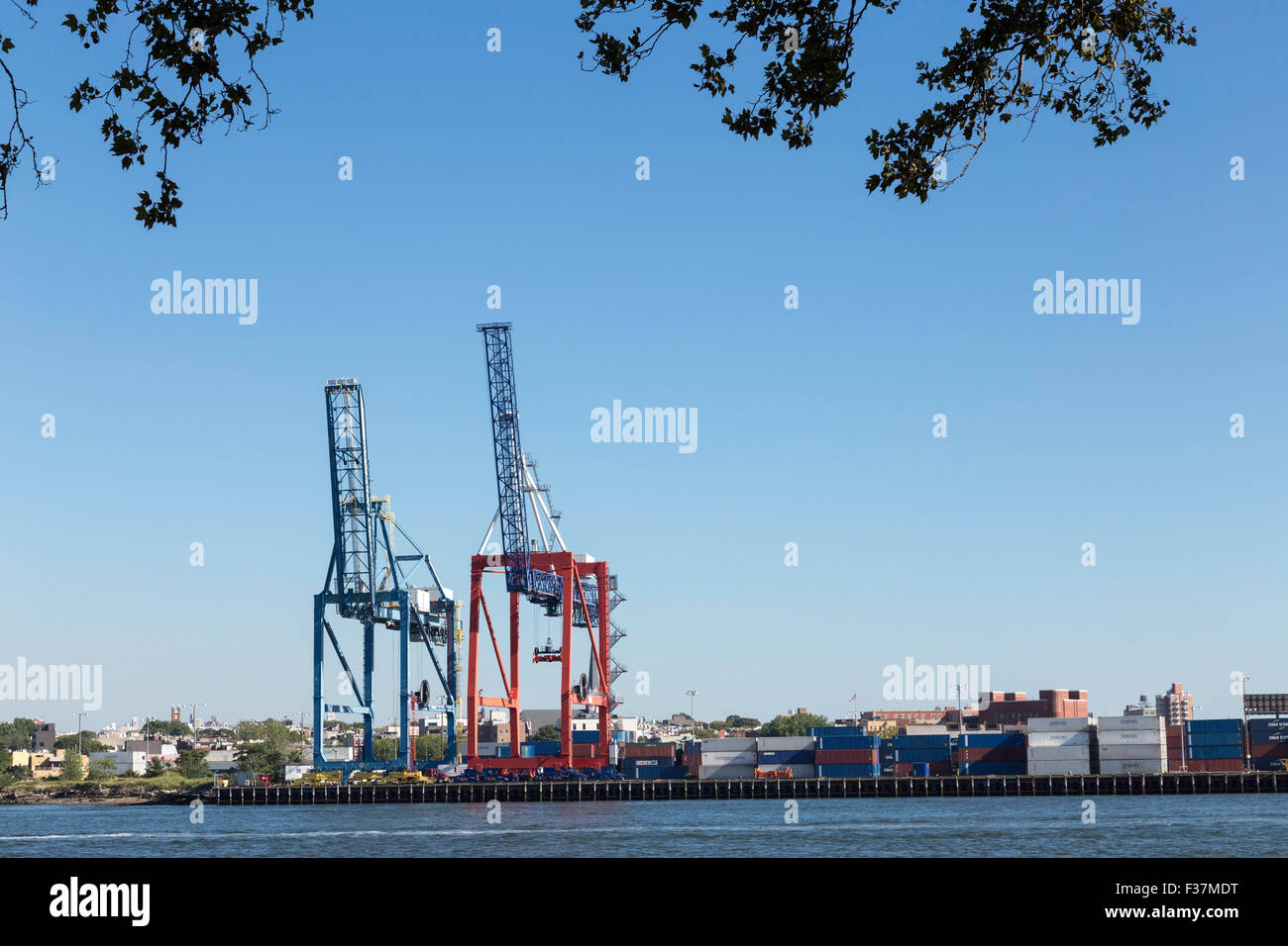 Cargo Cranes, Container Shipping Lane, Buttermilk Channel, Brooklyn ...