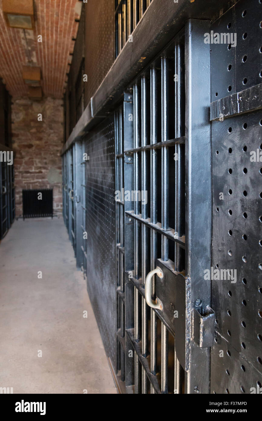 New york prison cell hi-res stock photography and images - Alamy