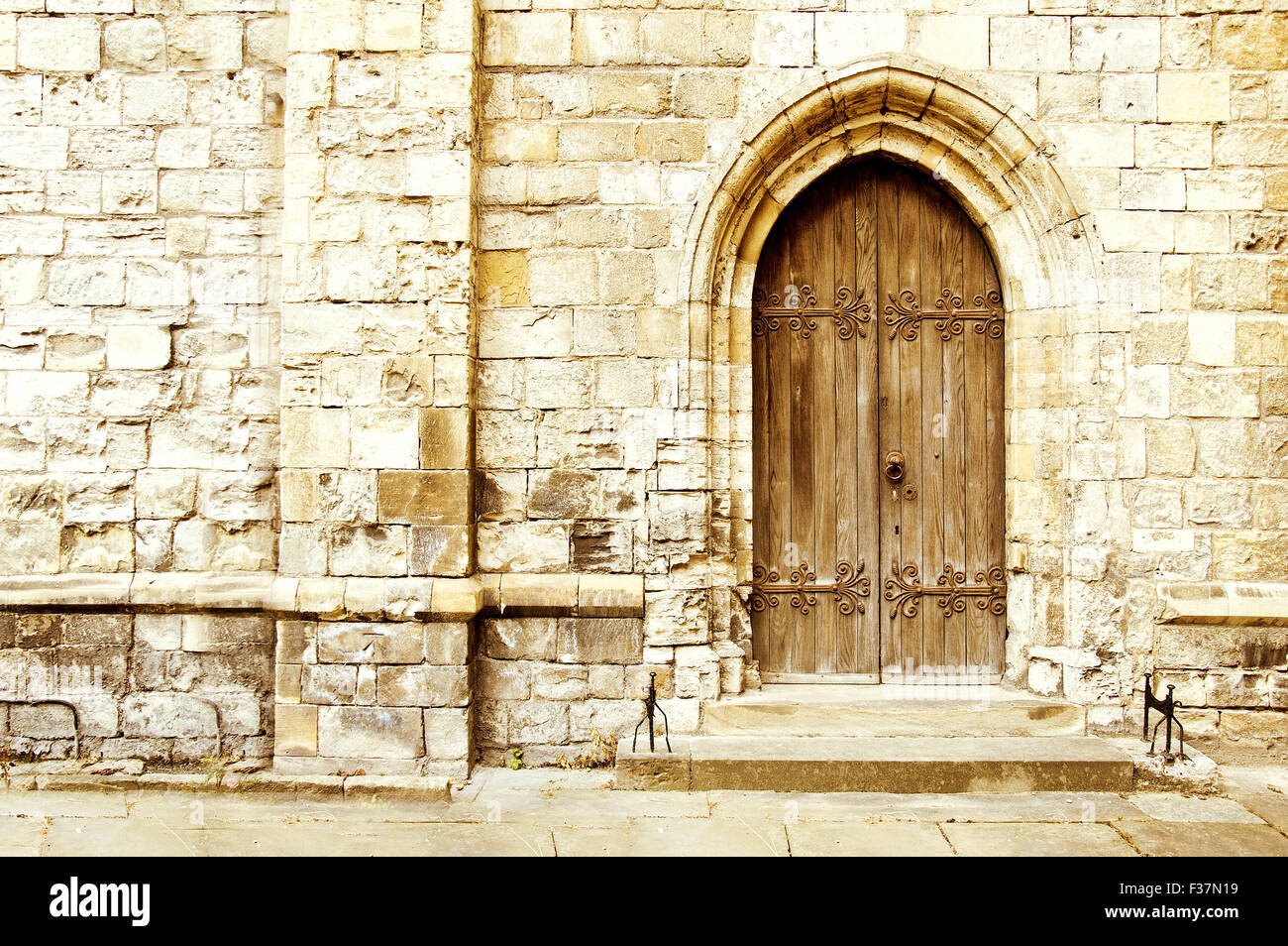 Historic gothic architecture structure hi-res stock photography and ...