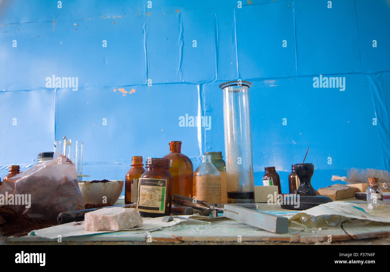 chemistry old school equipment and preparations time stopped Stock ...