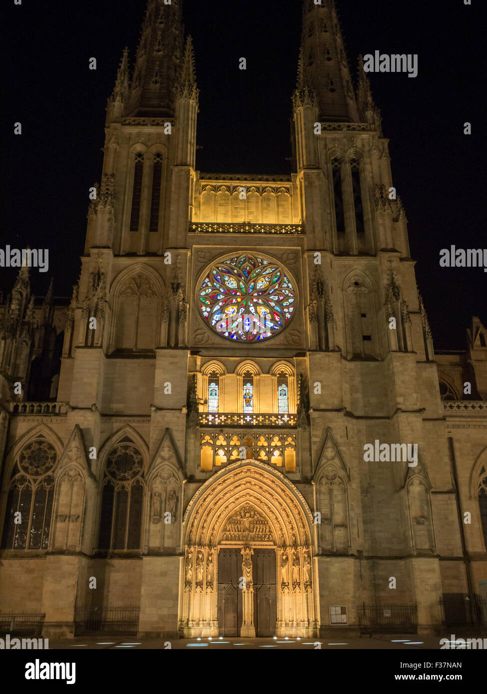 Bordeaux Cathedral at night Stock Photo - Alamy