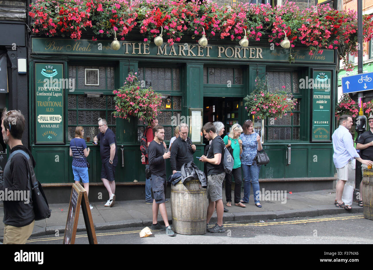 the market porter pub at borough market london Stock Photo - Alamy