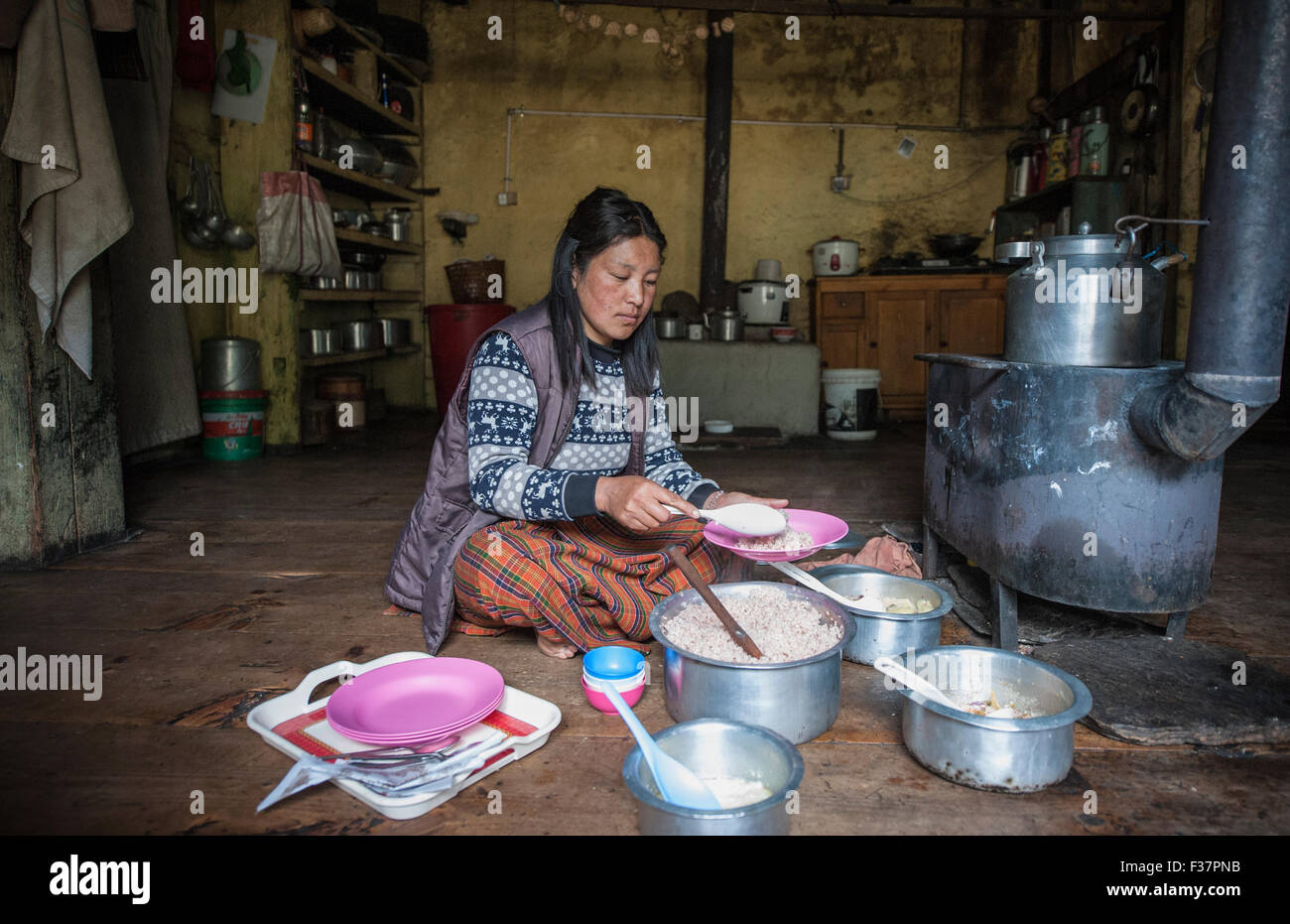 Bhutan traditional cook hi-res stock photography and images - Alamy