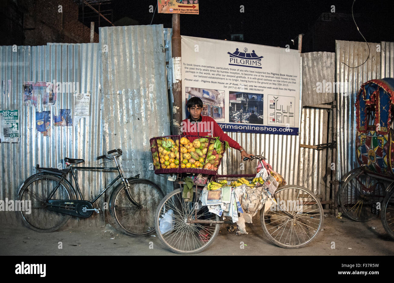 Fruit street hi-res stock photography and images - Alamy