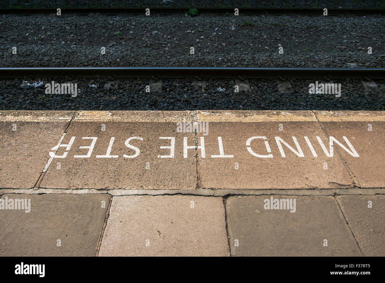 Mind the step train platform sign hi-res stock photography and images ...