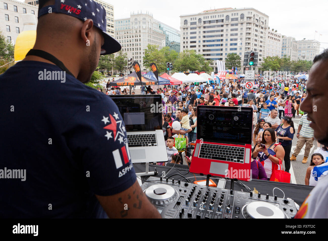Outdoor concert stage hi-res stock photography and images - Alamy