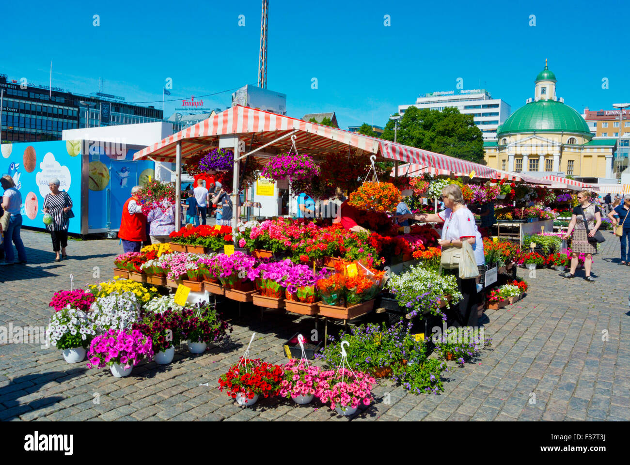 Flower stall, Kauppatori, market square, Turku, Finland Stock Photo - Alamy