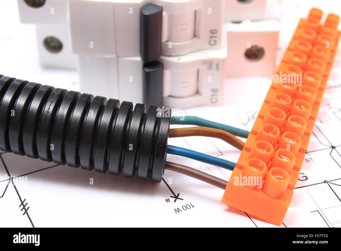 Corrugated pipe, electrical cable with connection cube and electric ...