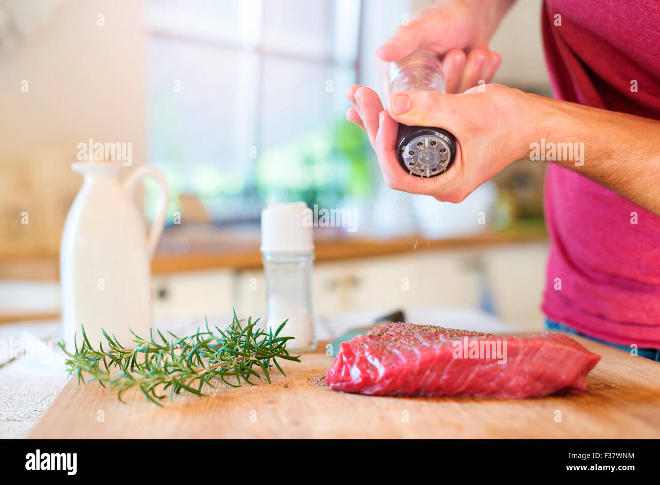 Man cooking healthy dinner hi-res stock photography and images - Alamy