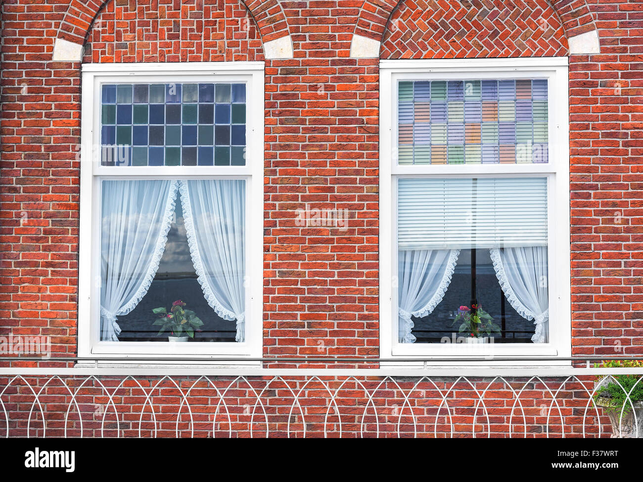 Bricklaying windows hi-res stock photography and images - Alamy