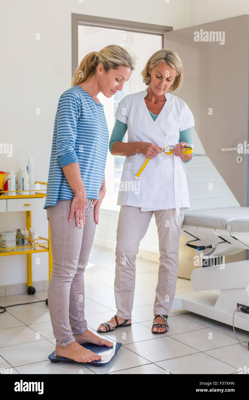Patient standing on weighing scale hi-res stock photography and images ...