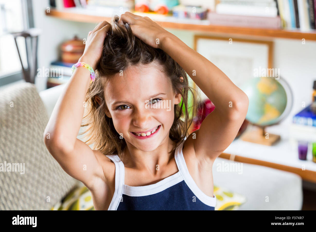 Child scratching hair hi-res stock photography and images - Alamy