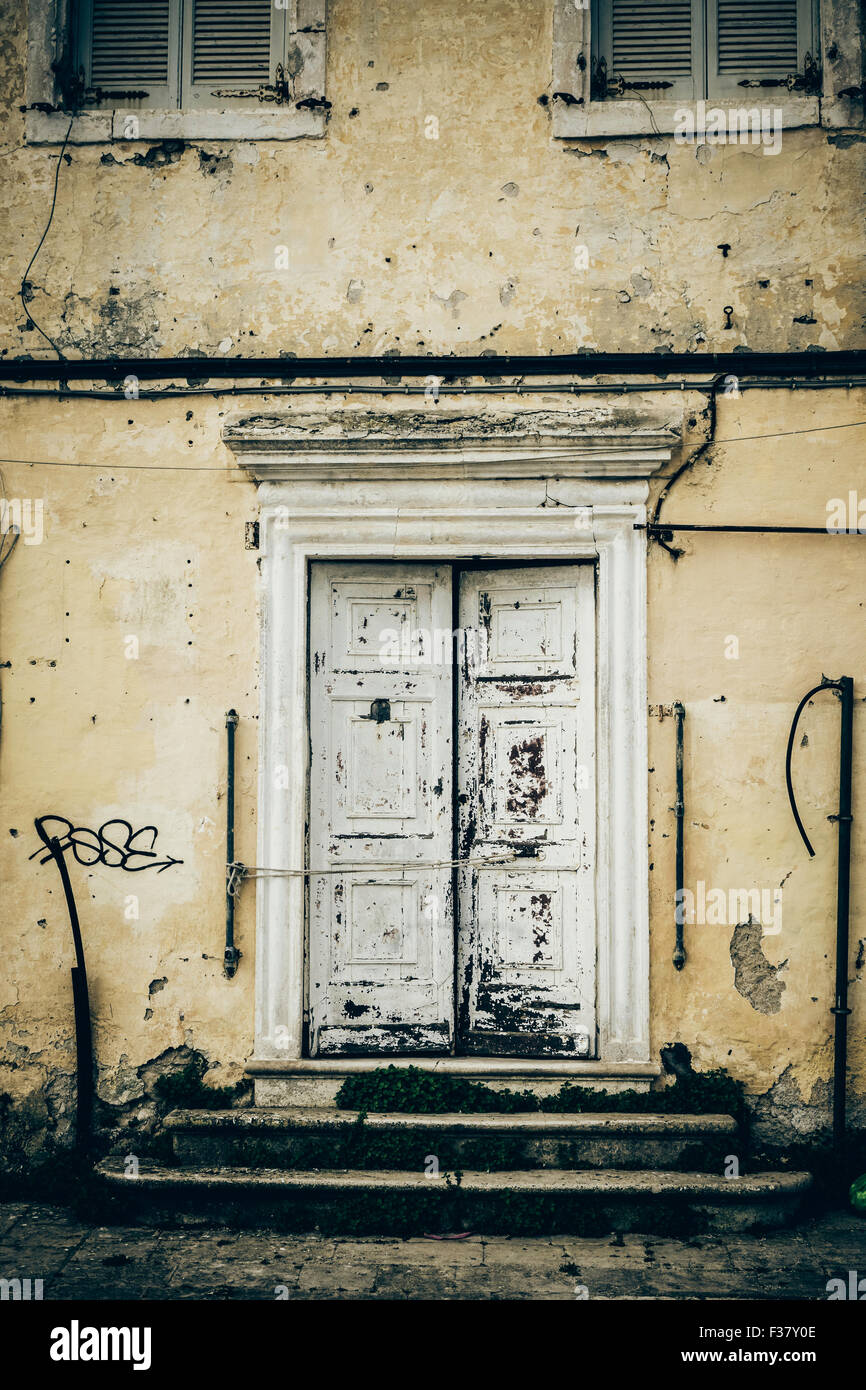 Alley doors hi-res stock photography and images - Alamy
