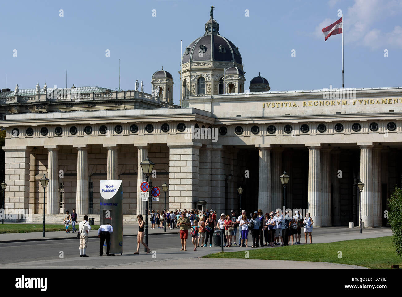 Gate vienna hi-res stock photography and images - Alamy