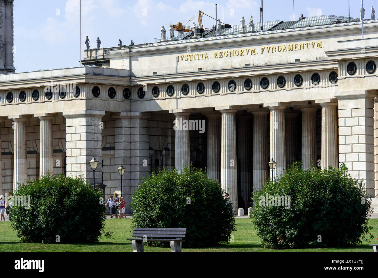 Vienna gate square hi-res stock photography and images - Alamy