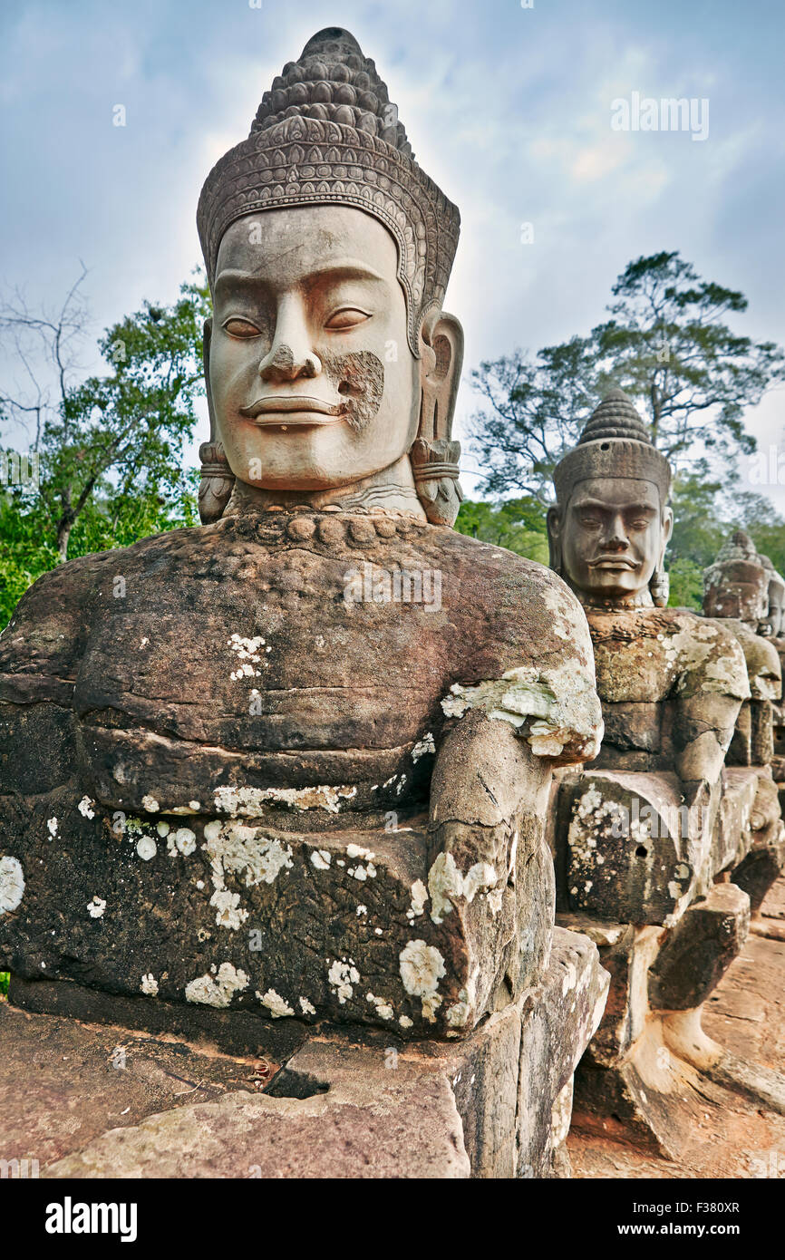 Carved stone figures hi-res stock photography and images - Alamy
