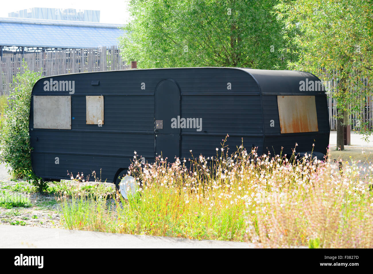 Old caravan hi-res stock photography and images - Alamy