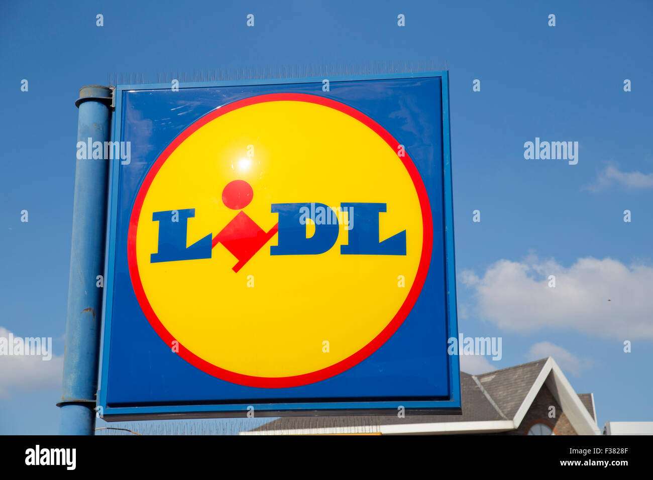 Lidl shopping hi-res stock photography and images - Alamy