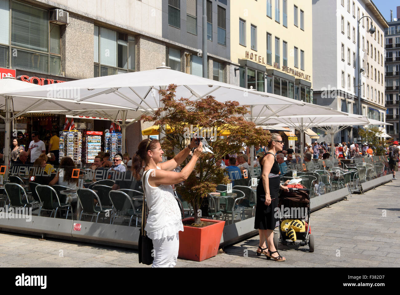 Café at Stephansplatz, Vienna, Austria Stock Photo - Alamy