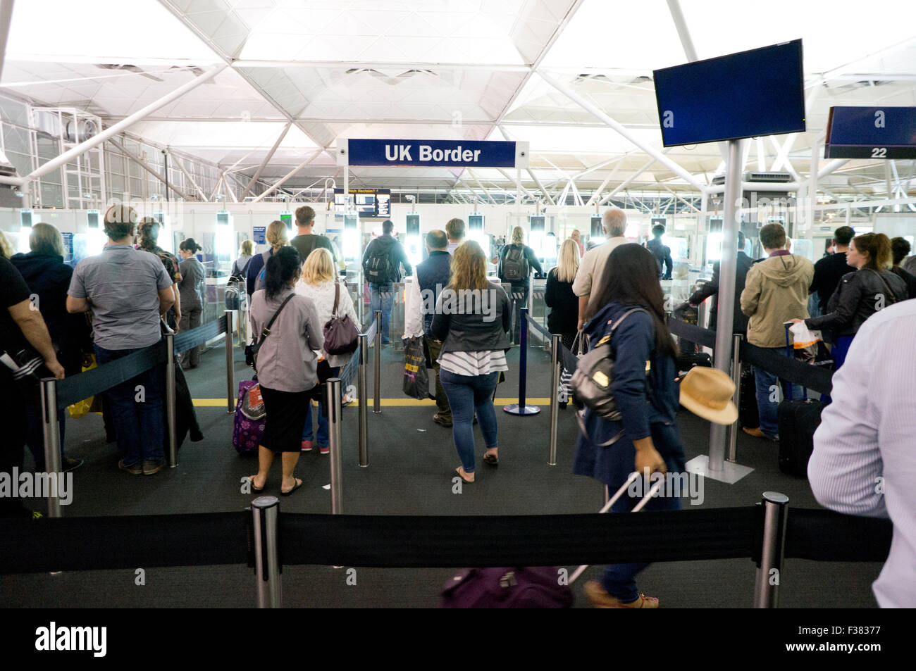Airport people immigration hi-res stock photography and images - Alamy