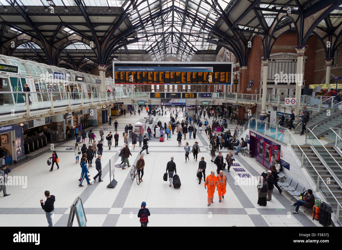 Liverpool street train station, London uk Stock Photo - Alamy