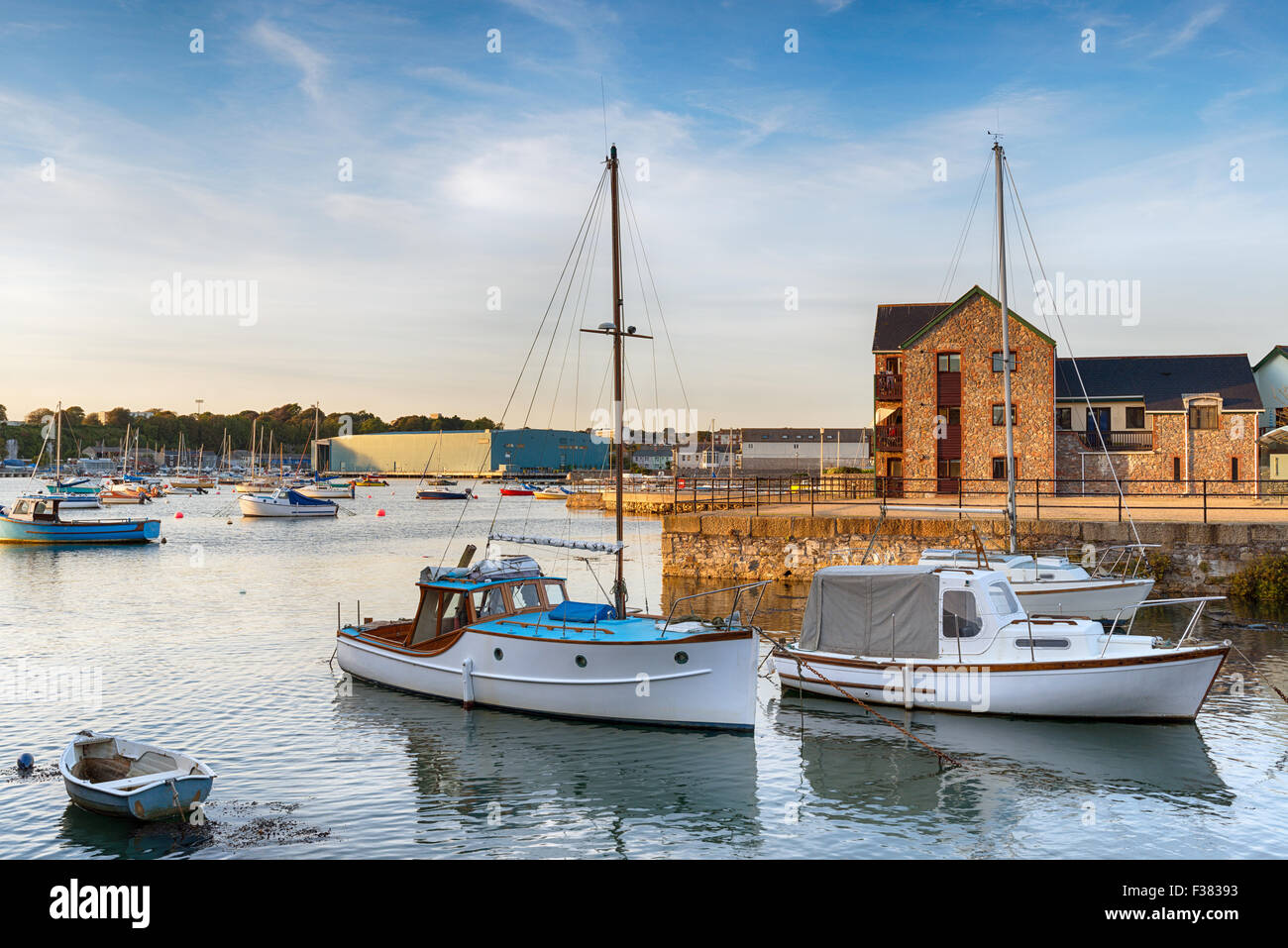 Sailing boats and waterfront houses at Stonehouse in Plymouth, Devon ...