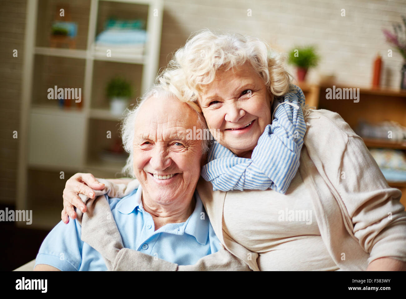 Happy retired couple hi-res stock photography and images - Alamy