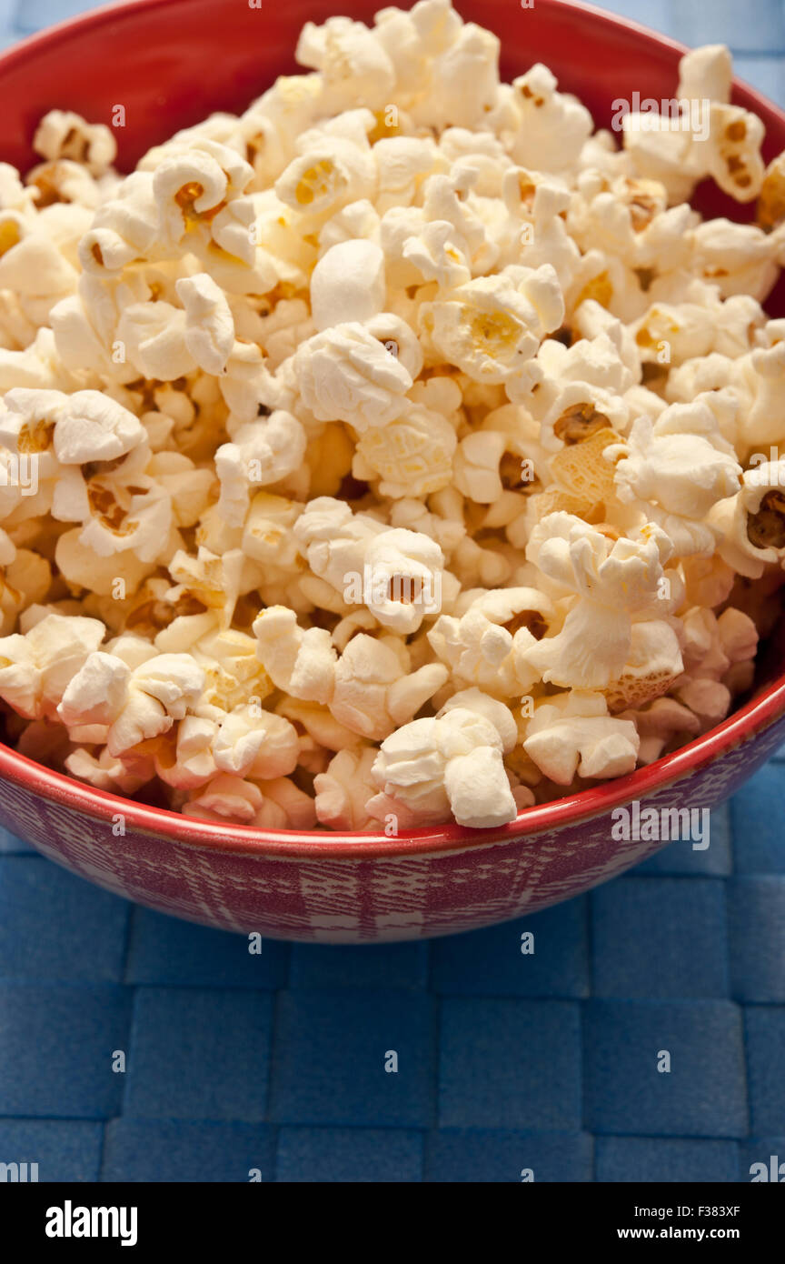 popcorn in a bowl Stock Photo - Alamy
