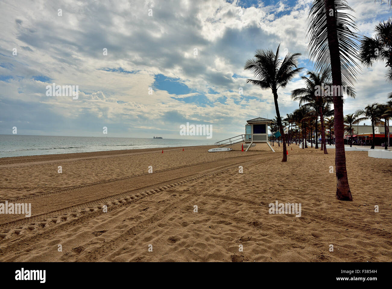 Florida miami beach seafront promenade hi-res stock photography and ...
