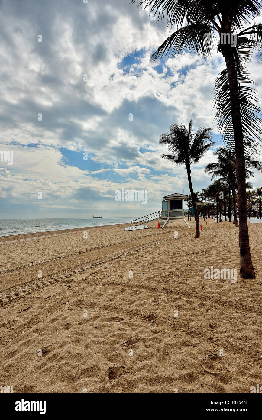 Florida miami beach seafront promenade hi-res stock photography and ...