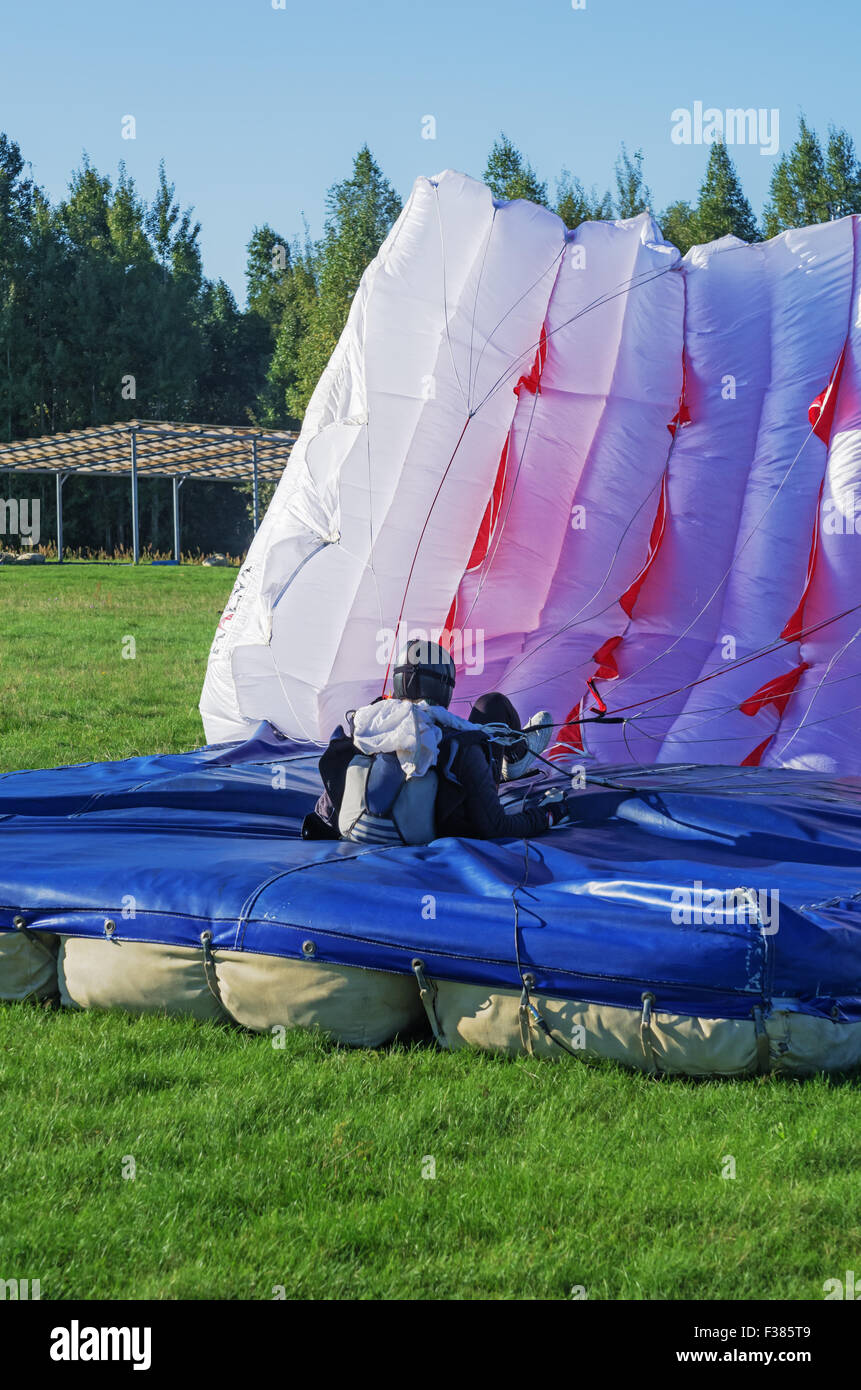 Female parachute jumper landing hi-res stock photography and images - Alamy