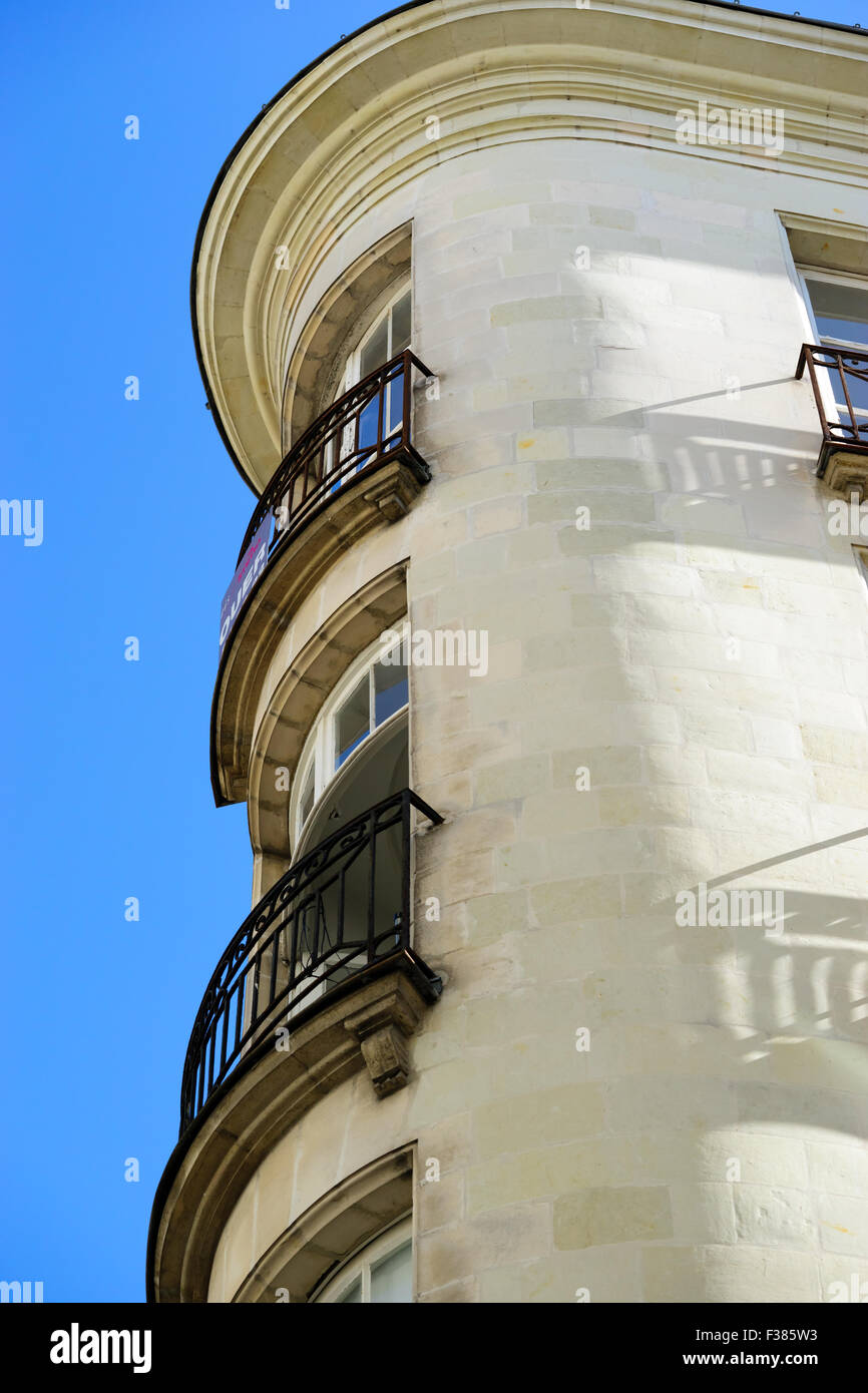 The french building hi-res stock photography and images - Alamy