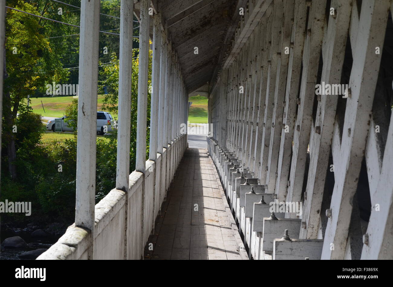 Wood trusses hi-res stock photography and images - Alamy