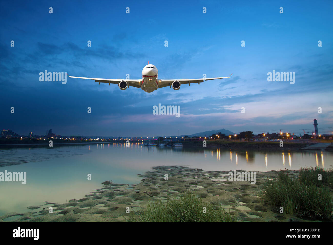 Riverside background hi-res stock photography and images - Alamy
