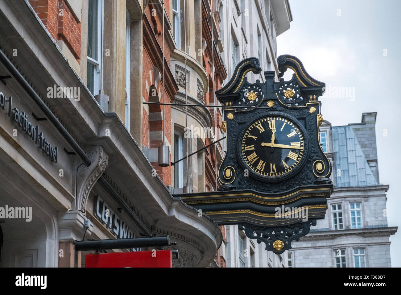 Street clock hi-res stock photography and images - Alamy