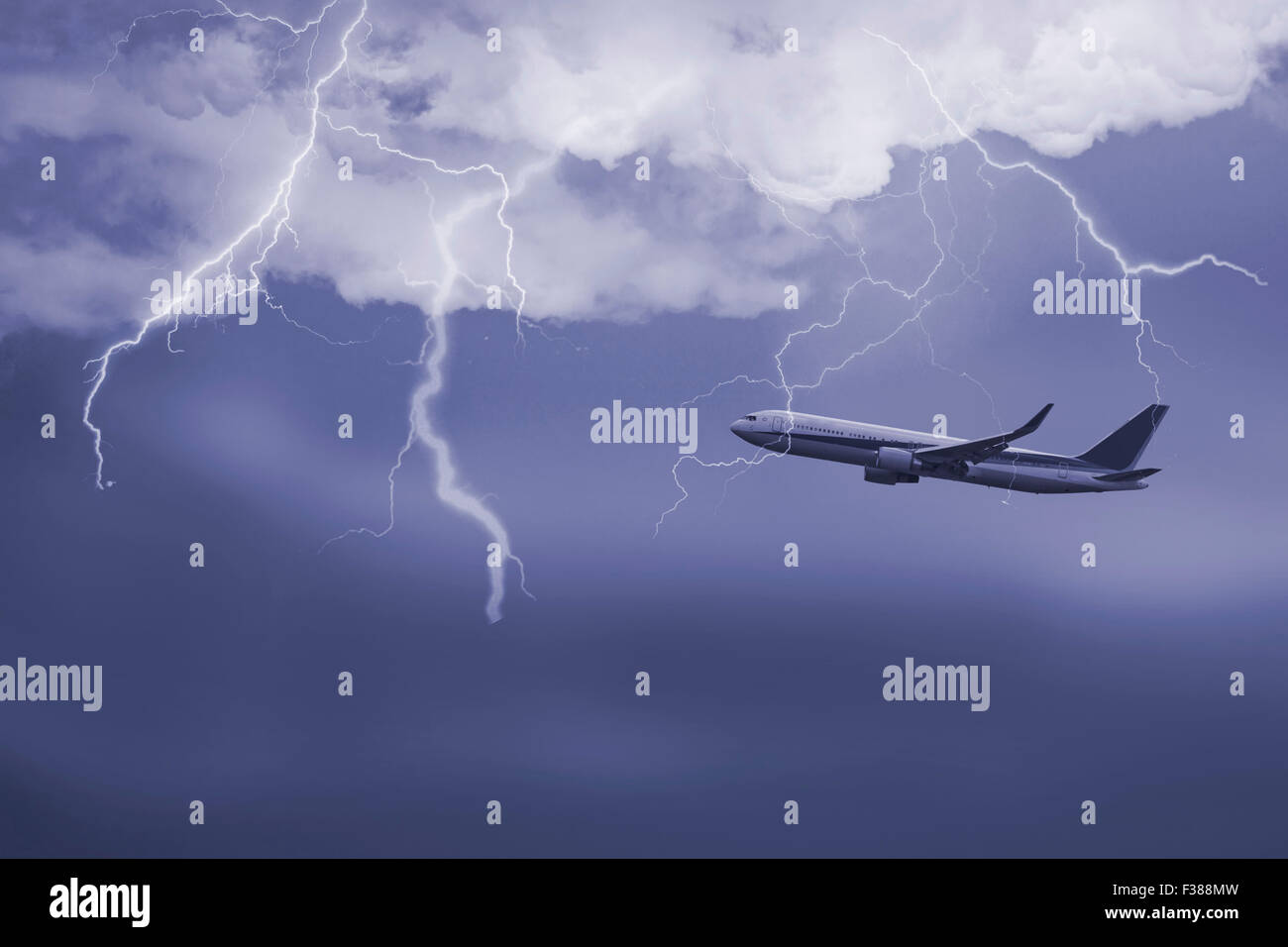 Lightning airplane hi-res stock photography and images - Alamy