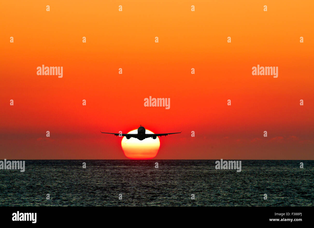 Cockpit airplane sun hi-res stock photography and images - Alamy