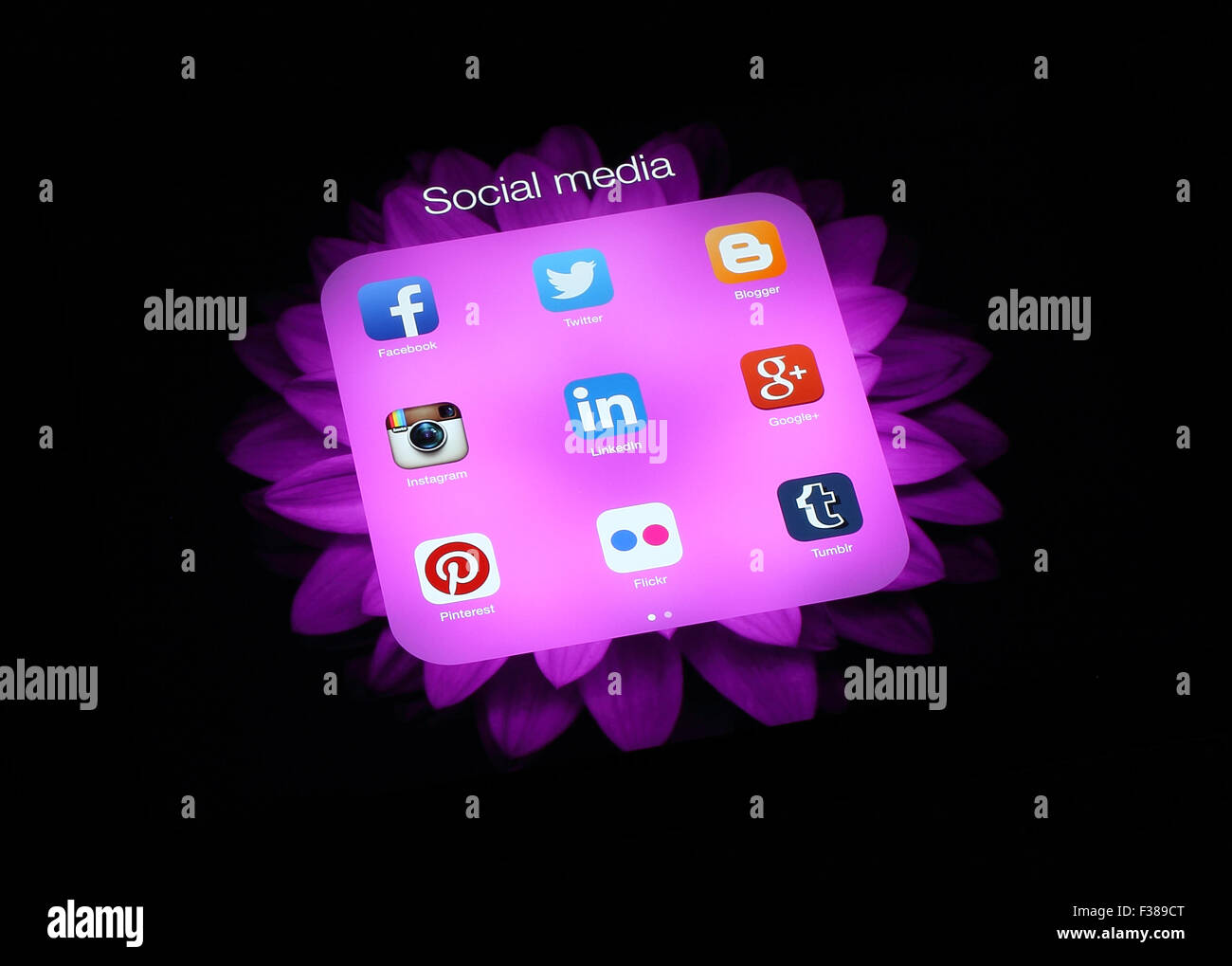 Internet logos hi-res stock photography and images - Alamy