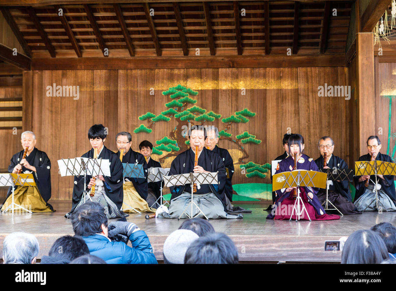 Montsuki kimono hi-res stock photography and images - Alamy
