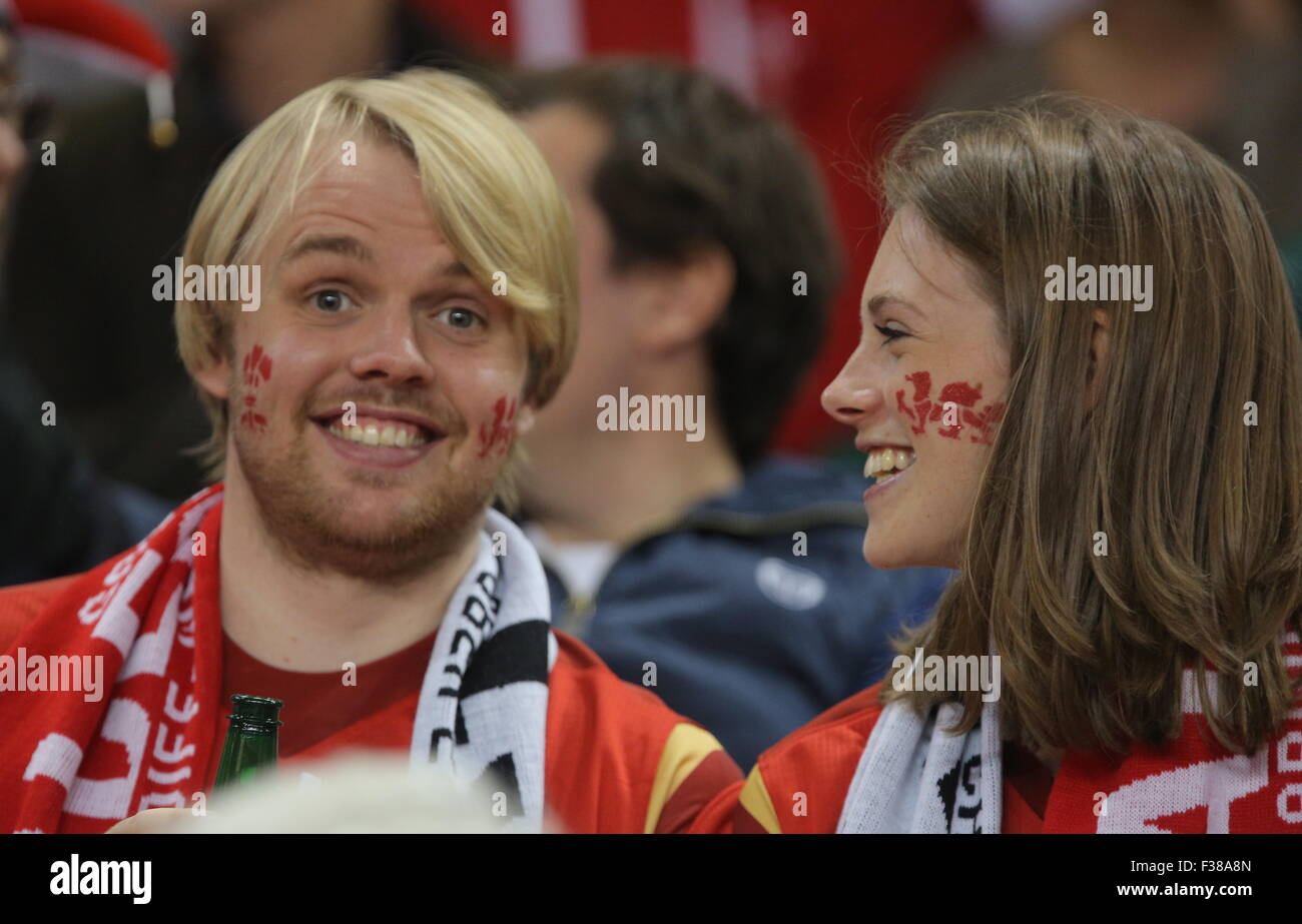 Wales supporters hi-res stock photography and images - Alamy